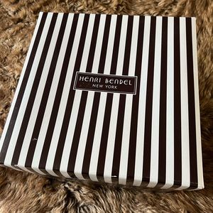 henri bendel | Jackets & Coats | Nwt Henri Bendel Iconic Cashmere Tcape ...